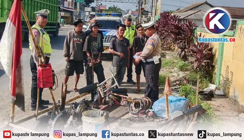 Kupas Tuntas - Bikin Resah dan Kerap Minta Uang, Anak Punk di Lamteng ... Kupas Tuntas - Bikin Resah dan Kerap Minta Uang, Anak Punk di Lamteng ...