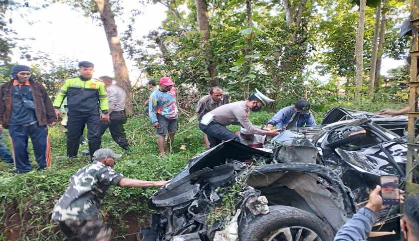 Kupas Tuntas - Kecelakaan Maut Kereta Api Vs Pajero di Tegineneng, Satu ... Kupas Tuntas - Kecelakaan Maut Kereta Api Vs Pajero di Tegineneng, Satu ...