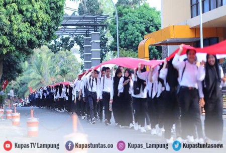 Kupas Tuntas - 2500 Mahasiswa Unila Meriahkan Kirab Bendera Merah Putih