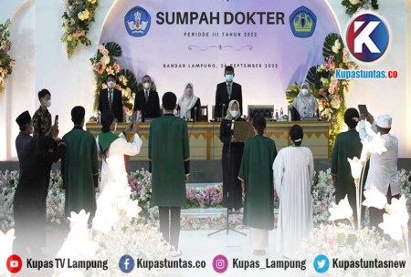 Kupas Tuntas - 69 Mahasiswa Kedokteran Unila Ikuti Sumpah Program Profesi Dokter