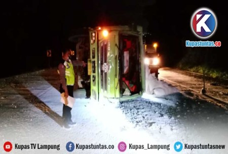 Kupas Tuntas - Akibat Lepas Kendali, Supir Truk Pengangkut Tepung Tewas di Tarahan Lamsel