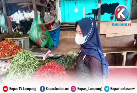 Kupas Tuntas - Awal Tahun, Harga Cabai dan Telur di Pasar Pasir Gintung Turun