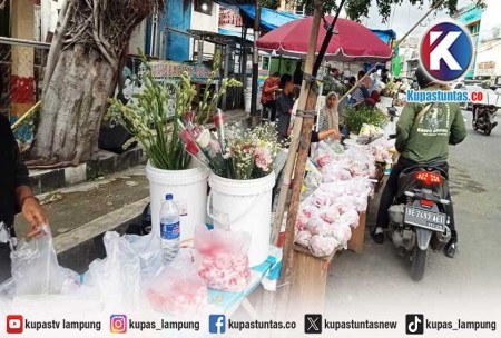 Kupas Tuntas - Berkah Pedagang Bunga Tabur di Bandar Lampung Jelang Ramadan