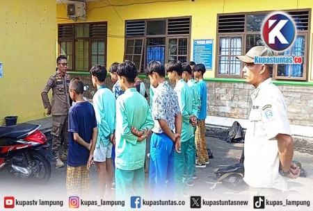 Kupas Tuntas - Bolos dan Main Judi Slot, 10 Siswa SMP di Metro Terjaring Razia Satpol PP