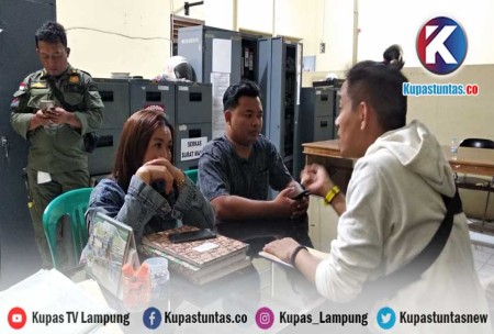 Kupas Tuntas - Diduga Mesum di Dalam Kos, IRT dan Mahasiswa Diamankan Pol-PP Metro