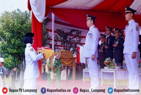 Kupas Tuntas - Dr. Marindo Kurniawan Pimpin Upacara HUT Ke-79 RI di Lapangan Pemkab Pringsewu