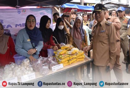 Kupas Tuntas - Gelar Penetrasi Pasar, Pemkot Metro Jajakan Bahan Pokok dengan Harga Murah