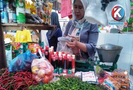 Kupas Tuntas - Harga Cabai, Bawang Merah dan Tomat Turun di Pasar Pekalongan Lamtim