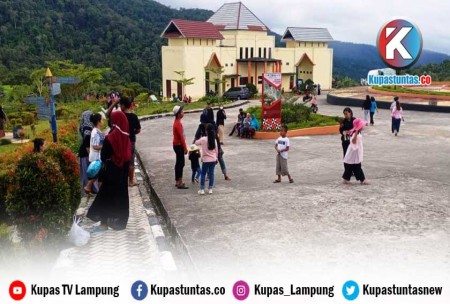 Kupas Tuntas - Hari Pertama Buka, Kebun Raya Liwa Dipadati Pengunjung