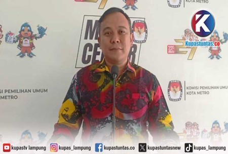 Kupas Tuntas - Hari Pertama Pendaftaran Pilkada Metro, Tim dari Dua Paslon Mulai Urus Akun
