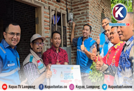 Kupas Tuntas - Kado Hari Kemerdekaan RI ke-79, PLN Nyalakan 39 Sambungan Listrik Gratis Light Up ...