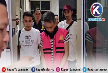 Kupas Tuntas - Kejari Bandar Lampung Tangkap Tersangka Korupsi Dana KUR Rp 2 Miliar di Karawang