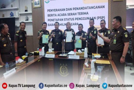 Kupas Tuntas - Kejari Metro Terima Dua Aset Terpidana Korupsi Alay Senilai Rp 4,7 Miliar