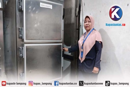 Kupas Tuntas - Kisah Rosidah 11 Tahun Jadi Perawat Jenazah, Tangani ...