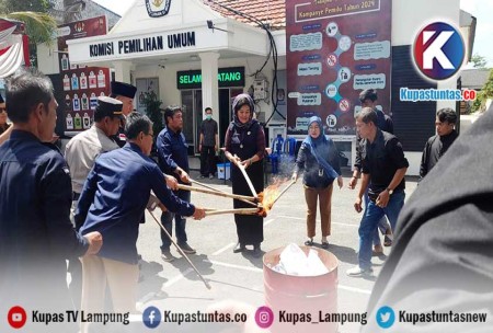 Kupas Tuntas - KPU Bandar Lampung Musnahkan 320 Lembar Surat Suara Rusak