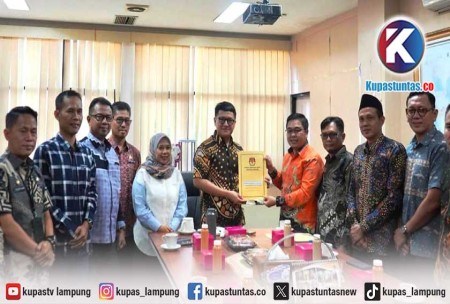 Kupas Tuntas - KPU Lampung Serahkan SK Penetapan Gubernur dan Wagub Terpilih ke DPRD
