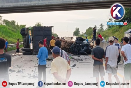 Kupas Tuntas - Kronologi dan Penyebab Kecelakaan Fortuner Vs Truk di Tol Bakter Lamsel