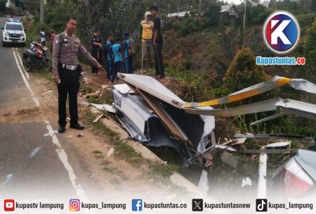 Kupas Tuntas - Kronologi dan Penyebab Kecelakaan Maut Dua Mobil di Lambar, Satu Korban ASN