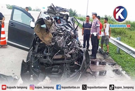 Kupas Tuntas - Kronologi Kecelakaan Tewaskan 2 Orang di Tol Lampung, Polisi: Dugaan Kuat Sopir ...