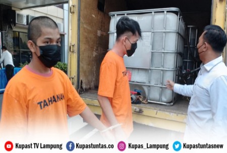 Kupas Tuntas - Lagi, Polisi Ringkus Dua Penimbun 2 Ton Solar Subsidi Saat Isi BBM di SPBU Bandar ...