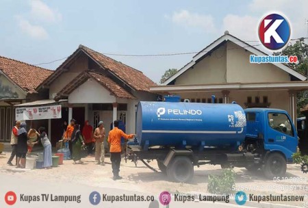 Kupas Tuntas - Pelindo Regional 2 Panjang Bagikan Air Bersih ke Warga