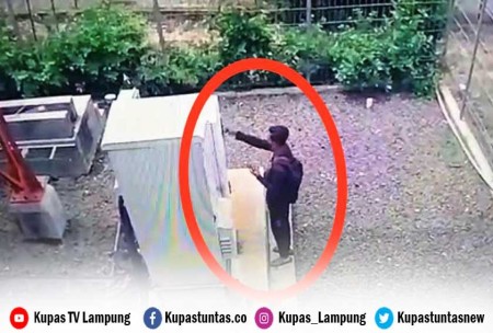 Kupas Tuntas - Pencurian Perangkat Modul di Tower BTS Terekam CCTV ...