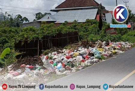 Kupas Tuntas - Persoalan Sampah di Batu Brak Lambar Tak Kunjung Usai, Sejumlah Pihak Saling ...