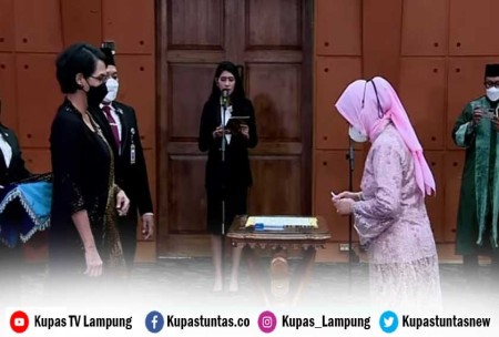 Kupas Tuntas - Prof. Lusmeilia Afriani Resmi Dilantik sebagai Rektor Unila Periode 2023-2027