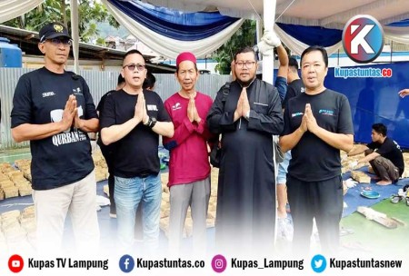 Kupas Tuntas - Rayakan Idul Adha, Pelindo Regional 2 Panjang Berbagi dengan Masyarakat Sekitar