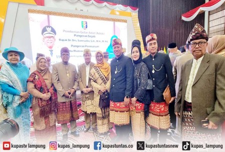 Kupas Tuntas - Rektor Universitas Teknokrat Indonesia Hadiri Pemberian Gelar Adat untuk Pj ...