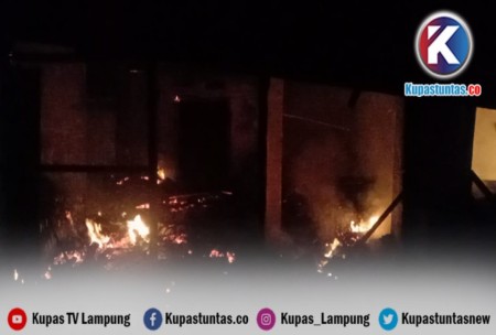 Kupas Tuntas - Rumah dan Dua Ruko di Labuhanratu Lamtim Ludes Terbakar, Kerugian Rp 400 Juta