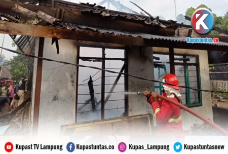 Kupas Tuntas - Rumah Warga Palembapang Lamsel Ludes Terbakar, Kerugian Ratusan Juta Rupiah