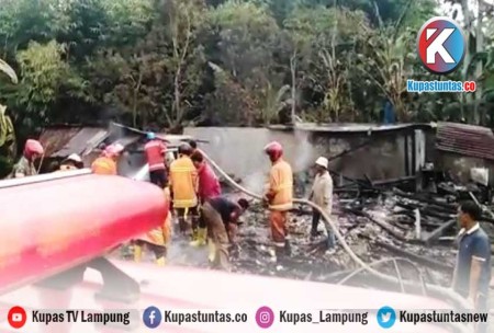 Kupas Tuntas - Satu Rumah di Way Tenong Lambar Hangus Terbakar, Kerugian Rp150 Juta