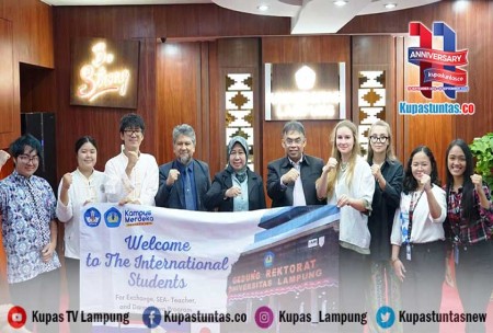 Kupas Tuntas - Unila Sambut Kunjungan 7 Mahasiswa Asing Program Internasional Student