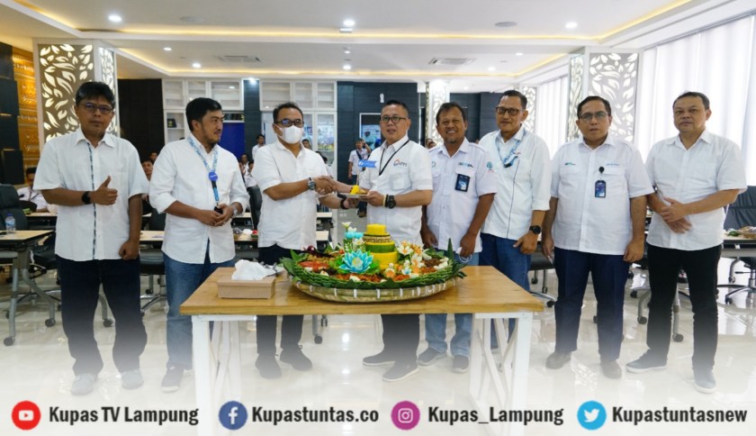 Kupas Tuntas - Peringatan 1 Tahun HUT Pelindo, Adi Sugiri: Komitmen ... Kupas Tuntas - Peringatan 1 Tahun HUT Pelindo, Adi Sugiri: Komitmen ...