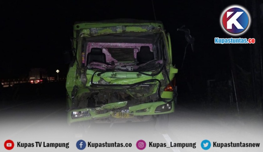Kupas Tuntas - Rem Blong, Fuso Muat Batu Bara Hantam Truk di Way Kanan Kupas Tuntas - Rem Blong, Fuso Muat Batu Bara Hantam Truk di Way Kanan