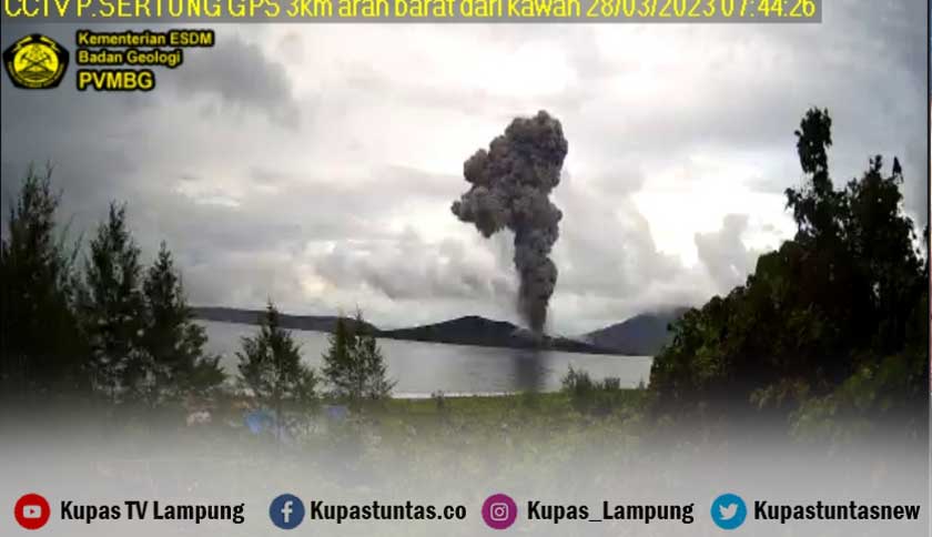 Kupas Tuntas - Sejak Subuh GAK Meletus 2 Kali dan Lontarkan Abu Hitam Setinggi 2000 Meter