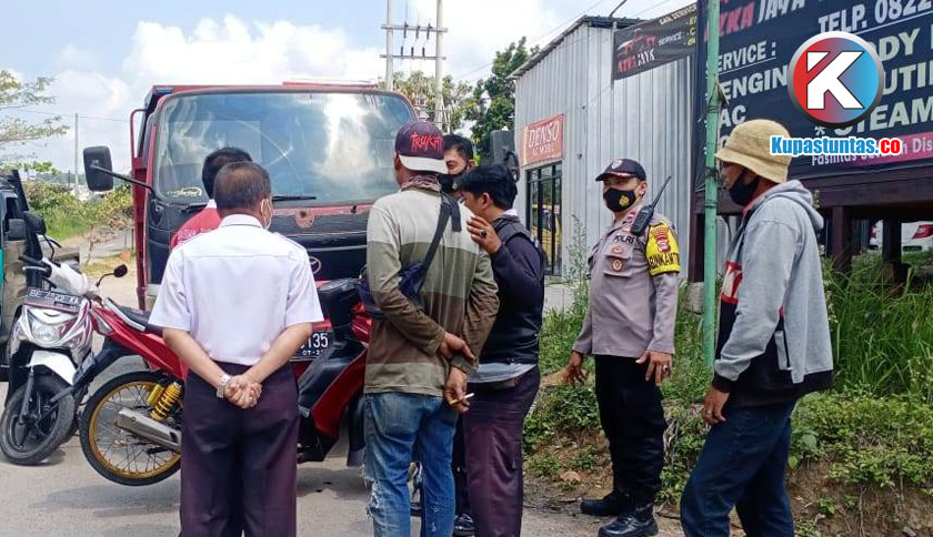 Kupas Tuntas - Tragis, Dua Bocah di Kemiling Tewas Ditabrak Dump Truck Kupas Tuntas - Tragis, Dua Bocah di Kemiling Tewas Ditabrak Dump Truck