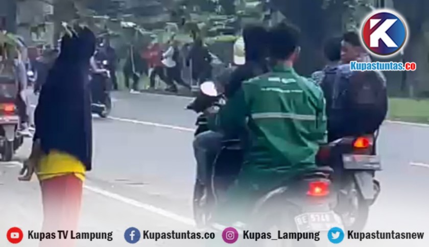 Kupas Tuntas - Viral! Video Pelajar SMK Tawuran di Katibung Lamsel, Polisi Datangi Kedua Sekolah
